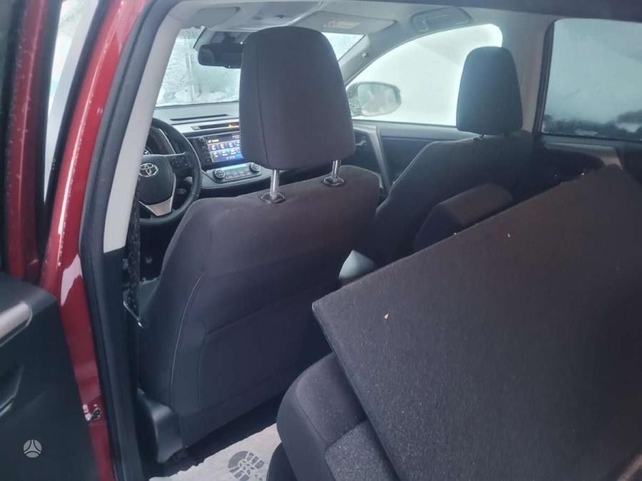 Red Toyota RAV4 2019 in Telschi, with an engine capacity of 2.49 L and mileage of 70 thousand km for 10300 €, photo 15 on AUTOMOTO.COM.LV