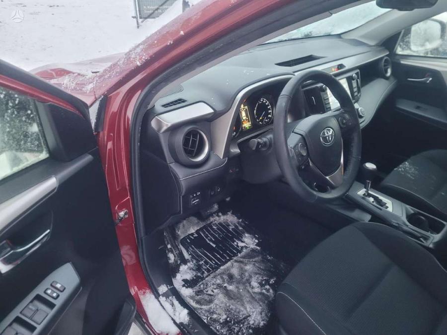 Red Toyota RAV4 2019 in Telschi, with an engine capacity of 2.49 L and mileage of 70 thousand km for 10300 €, photo 19 on AUTOMOTO.COM.LV