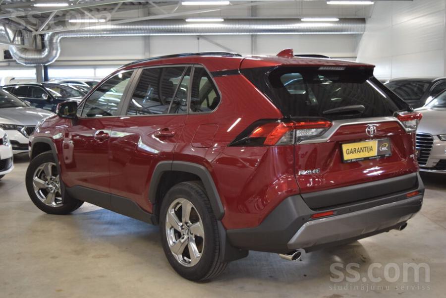 Red Toyota RAV4 2019 in Riga, with an engine capacity of 2.00 L and mileage of 20 thousand km for 24900 €, photo 3 on AUTOMOTO.COM.LV