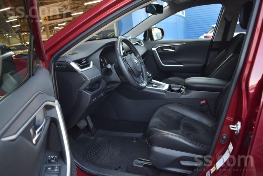 Red Toyota RAV4 2019 in Riga, with an engine capacity of 2.00 L and mileage of 20 thousand km for 24900 €, photo 4 on AUTOMOTO.COM.LV
