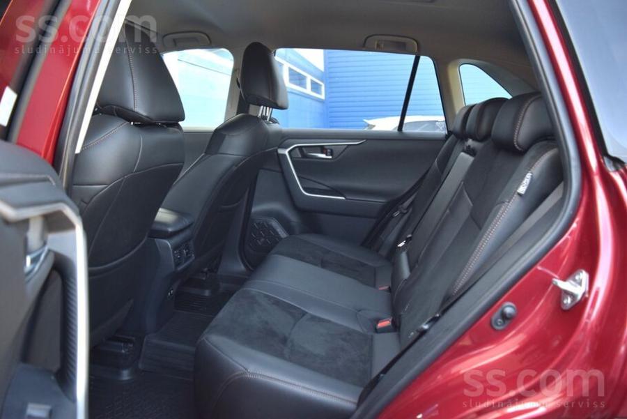 Red Toyota RAV4 2019 in Riga, with an engine capacity of 2.00 L and mileage of 20 thousand km for 24900 €, photo 13 on AUTOMOTO.COM.LV