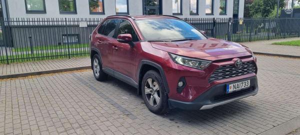 Red Toyota RAV4 2019 in Kaunas, with an engine capacity of 1.99 L and mileage of 125 thousand km for 21500 €, photo 2 on AUTOMOTO.COM.LV