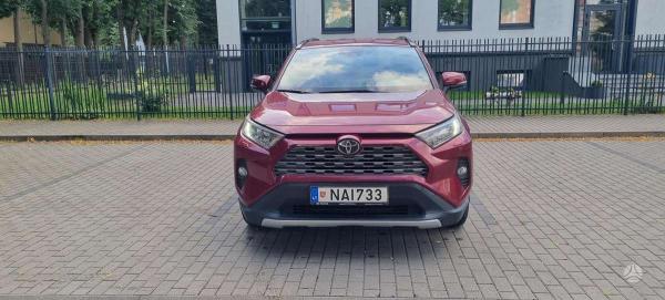Red Toyota RAV4 2019 in Kaunas, with an engine capacity of 1.99 L and mileage of 125 thousand km for 21500 €, photo 3 on AUTOMOTO.COM.LV