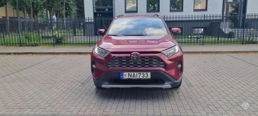 Red Toyota RAV4 2019 in Kaunas, with an engine capacity of 1.99 L and mileage of 125 thousand km for 21500 €, photo 4 on AUTOMOTO.COM.LV
