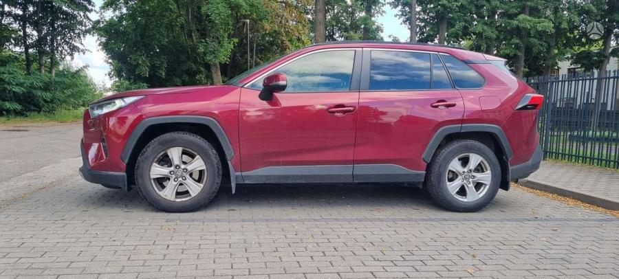 Red Toyota RAV4 2019 in Kaunas, with an engine capacity of 1.99 L and mileage of 125 thousand km for 21500 €, photo 6 on AUTOMOTO.COM.LV