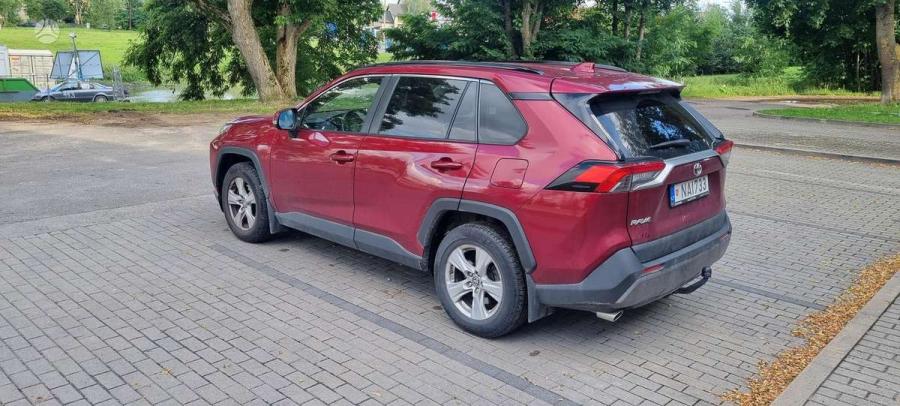 Red Toyota RAV4 2019 in Kaunas, with an engine capacity of 1.99 L and mileage of 125 thousand km for 21500 €, photo 7 on AUTOMOTO.COM.LV