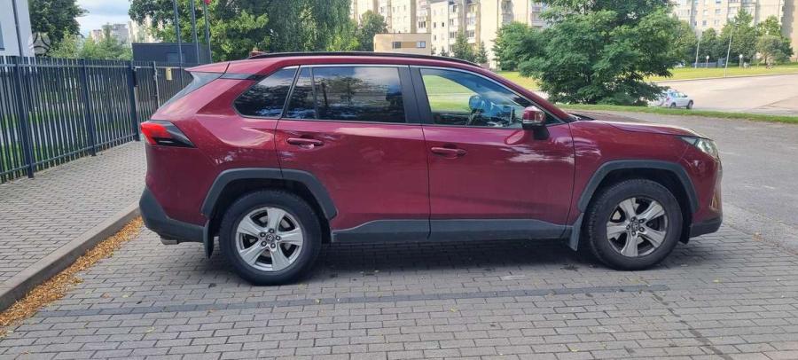 Red Toyota RAV4 2019 in Kaunas, with an engine capacity of 1.99 L and mileage of 125 thousand km for 21500 €, photo 9 on AUTOMOTO.COM.LV