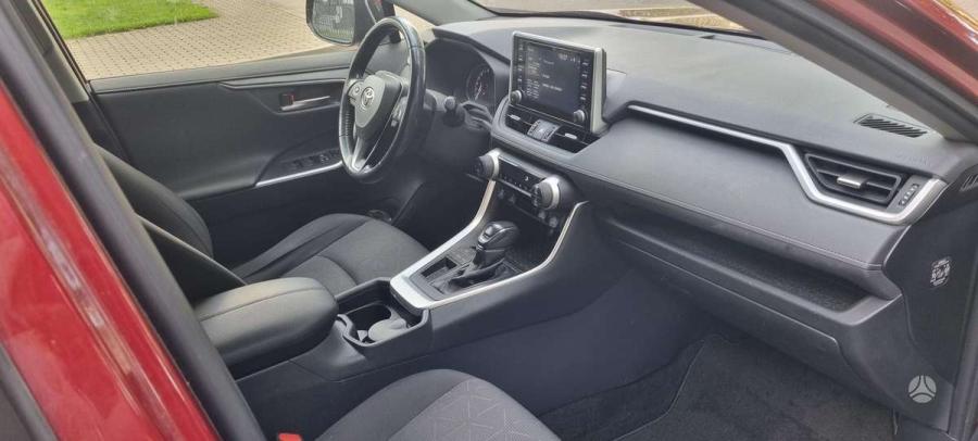 Red Toyota RAV4 2019 in Kaunas, with an engine capacity of 1.99 L and mileage of 125 thousand km for 21500 €, photo 10 on AUTOMOTO.COM.LV