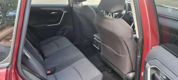 Red Toyota RAV4 2019 in Kaunas, with an engine capacity of 1.99 L and mileage of 125 thousand km for 21500 €, photo 10 on AUTOMOTO.COM.LV