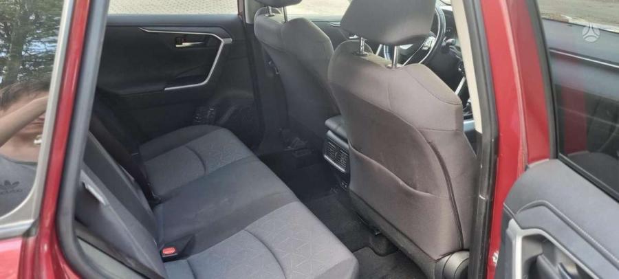 Red Toyota RAV4 2019 in Kaunas, with an engine capacity of 1.99 L and mileage of 125 thousand km for 21500 €, photo 11 on AUTOMOTO.COM.LV