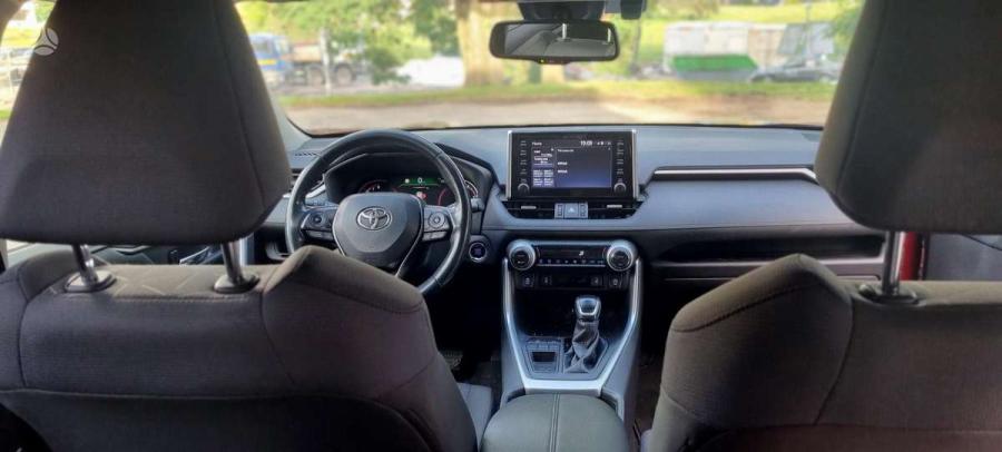 Red Toyota RAV4 2019 in Kaunas, with an engine capacity of 1.99 L and mileage of 125 thousand km for 21500 €, photo 12 on AUTOMOTO.COM.LV