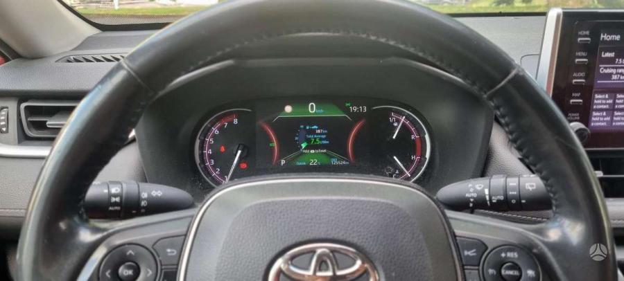 Red Toyota RAV4 2019 in Kaunas, with an engine capacity of 1.99 L and mileage of 125 thousand km for 21500 €, photo 13 on AUTOMOTO.COM.LV