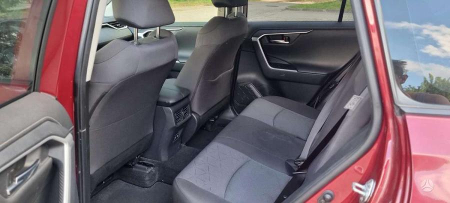 Red Toyota RAV4 2019 in Kaunas, with an engine capacity of 1.99 L and mileage of 125 thousand km for 21500 €, photo 14 on AUTOMOTO.COM.LV