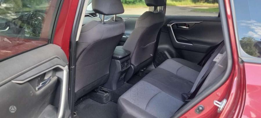 Red Toyota RAV4 2019 in Kaunas, with an engine capacity of 1.99 L and mileage of 125 thousand km for 21500 €, photo 16 on AUTOMOTO.COM.LV
