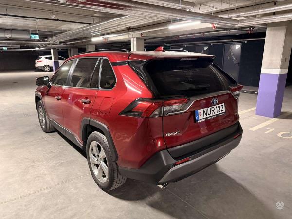 Sarkans Toyota RAV4 2019 Viļņa, ar dzinēja tilpumu 2.49 L un nobraukumu 142 tūkst. km par 24300 €, foto 2 vietnē AUTOMOTO.COM.LV