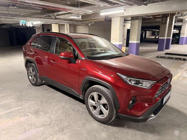 Red Toyota RAV4 2019 in Vilnius, with an engine capacity of 2.49 L and mileage of 142 thousand km for 24300 €, photo 10 on AUTOMOTO.COM.LV