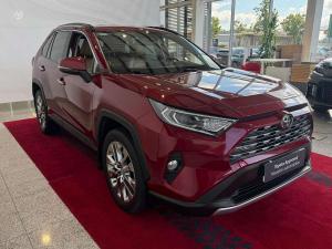 Red Toyota RAV4 2019 in Siauliai, with an engine capacity of 1.99 L and mileage of 121 thousand km for 25500 €, photo 3 on AUTOMOTO.COM.LV
