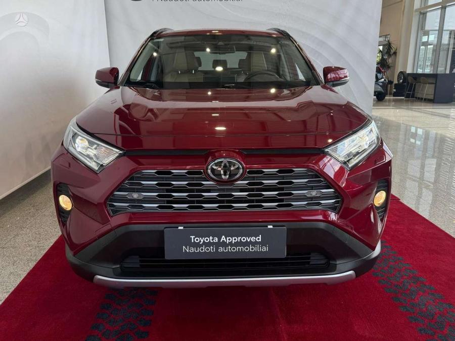 Red Toyota RAV4 2019 in Siauliai, with an engine capacity of 1.99 L and mileage of 121 thousand km for 25500 €, photo 4 on AUTOMOTO.COM.LV