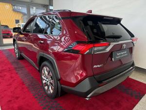 Red Toyota RAV4 2019 in Siauliai, with an engine capacity of 1.99 L and mileage of 121 thousand km for 25500 €, photo 5 on AUTOMOTO.COM.LV