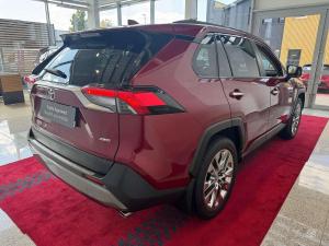 Red Toyota RAV4 2019 in Siauliai, with an engine capacity of 1.99 L and mileage of 121 thousand km for 25500 €, photo 6 on AUTOMOTO.COM.LV
