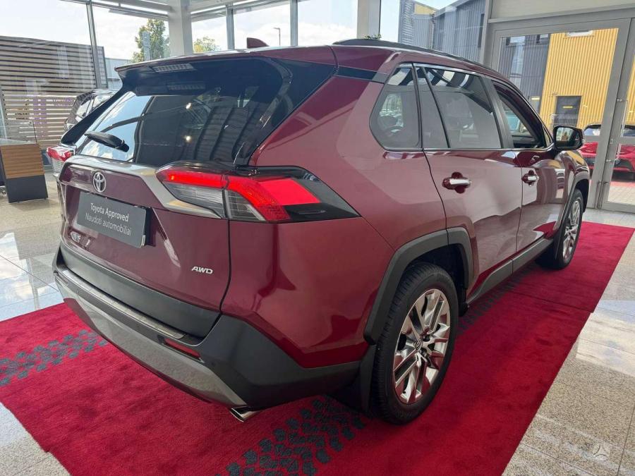 Red Toyota RAV4 2019 in Siauliai, with an engine capacity of 1.99 L and mileage of 121 thousand km for 25500 €, photo 6 on AUTOMOTO.COM.LV