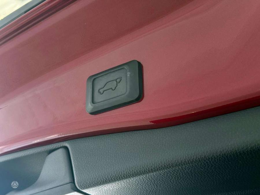 Red Toyota RAV4 2019 in Siauliai, with an engine capacity of 1.99 L and mileage of 121 thousand km for 25500 €, photo 10 on AUTOMOTO.COM.LV