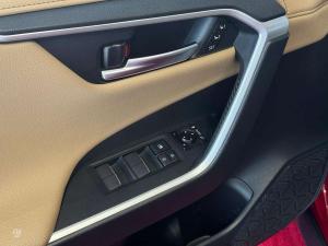 Red Toyota RAV4 2019 in Siauliai, with an engine capacity of 1.99 L and mileage of 121 thousand km for 25500 €, photo 13 on AUTOMOTO.COM.LV