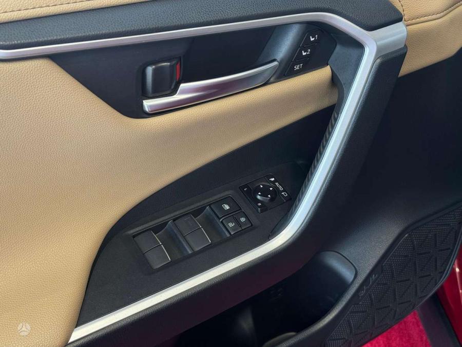 Red Toyota RAV4 2019 in Siauliai, with an engine capacity of 1.99 L and mileage of 121 thousand km for 25500 €, photo 13 on AUTOMOTO.COM.LV