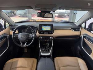 Red Toyota RAV4 2019 in Siauliai, with an engine capacity of 1.99 L and mileage of 121 thousand km for 25500 €, photo 16 on AUTOMOTO.COM.LV