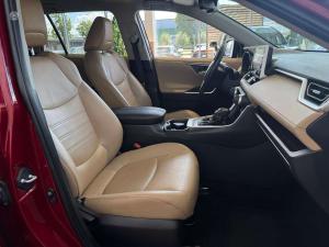 Red Toyota RAV4 2019 in Siauliai, with an engine capacity of 1.99 L and mileage of 121 thousand km for 25500 €, photo 28 on AUTOMOTO.COM.LV