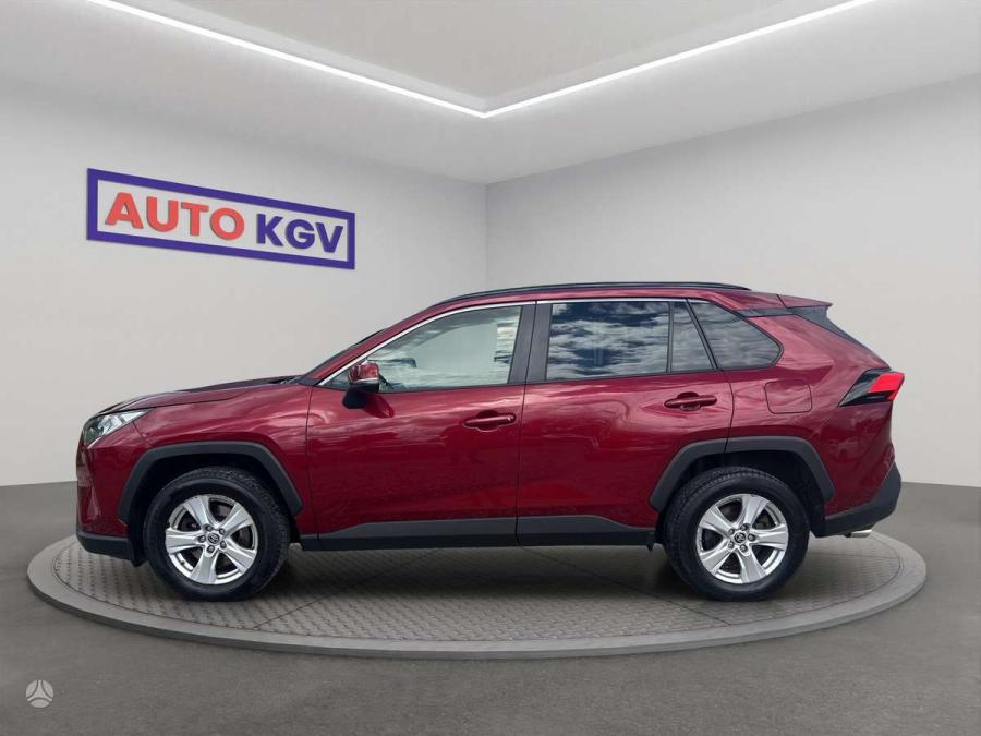 Red Toyota RAV4 2019 in Kaunas, with an engine capacity of 2.00 L and mileage of 97 thousand km for 22999 €, photo 3 on AUTOMOTO.COM.LV