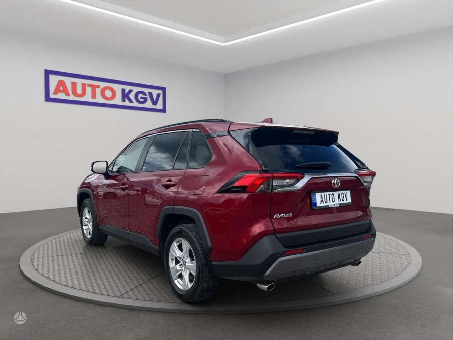 Red Toyota RAV4 2019 in Kaunas, with an engine capacity of 2.00 L and mileage of 97 thousand km for 22999 €, photo 4 on AUTOMOTO.COM.LV
