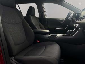 Red Toyota RAV4 2019 in Kaunas, with an engine capacity of 2.00 L and mileage of 97 thousand km for 22999 €, photo 9 on AUTOMOTO.COM.LV
