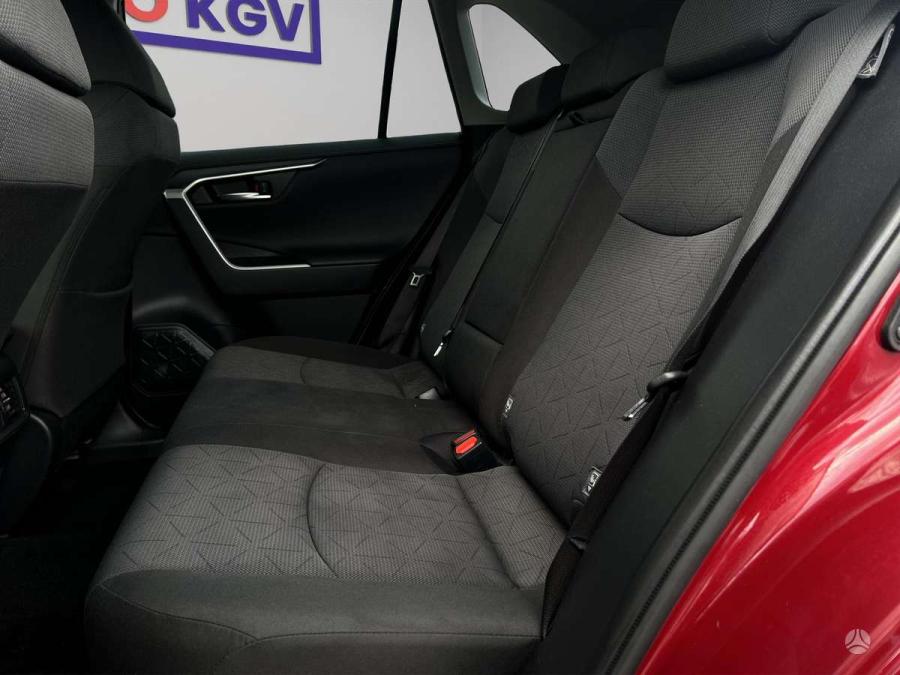 Red Toyota RAV4 2019 in Kaunas, with an engine capacity of 2.00 L and mileage of 97 thousand km for 22999 €, photo 12 on AUTOMOTO.COM.LV