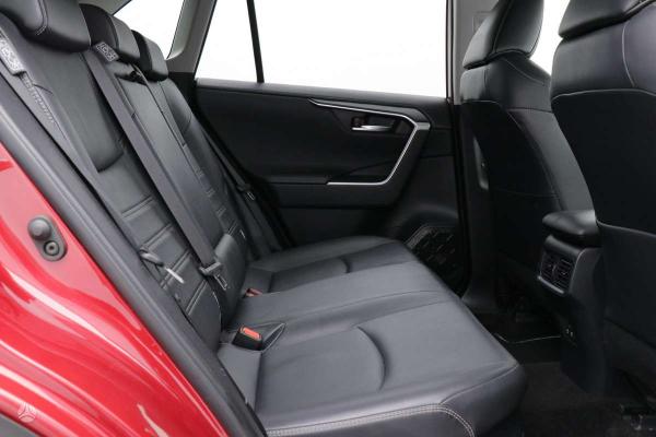 Red Toyota RAV4 2019 in Vilnius, with an engine capacity of 2.49 L and mileage of 111 thousand km for 29500 €, photo 10 on AUTOMOTO.COM.LV