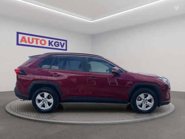 Red Toyota RAV4 2019 in Kaunas, with an engine capacity of 2.00 L and mileage of 97 thousand km for 21799 €, photo 6 on AUTOMOTO.COM.LV