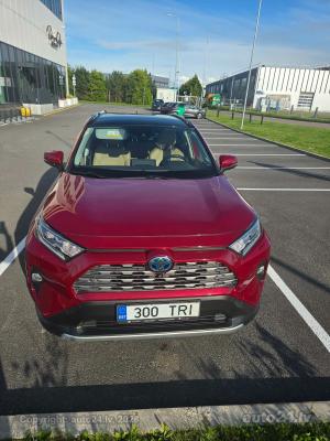 Sarkans Toyota RAV4 2019 Tallina, ar dzinēja tilpumu 2.50 L un nobraukumu 91 tūkst. km par 29999 €, foto  vietnē AUTOMOTO.COM.LV