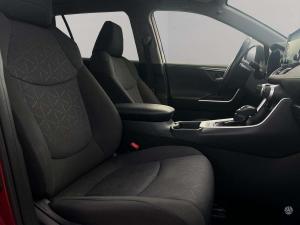 Red Toyota RAV4 2019 in Kaunas, with an engine capacity of 2.00 L and mileage of 97 thousand km for 21799 €, photo 9 on AUTOMOTO.COM.LV