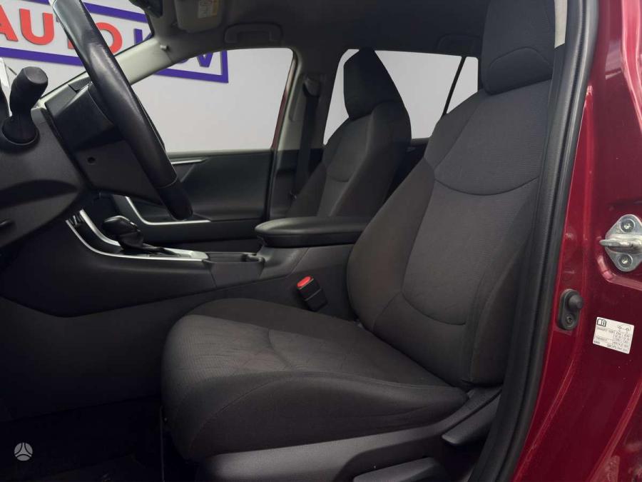 Red Toyota RAV4 2019 in Kaunas, with an engine capacity of 2.00 L and mileage of 97 thousand km for 21799 €, photo 15 on AUTOMOTO.COM.LV