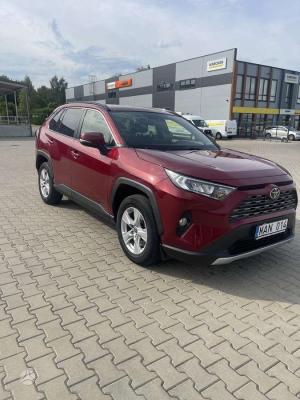 Sarkans Toyota RAV4 2019 Viļņa, ar dzinēja tilpumu 1.99 L un nobraukumu 106 tūkst. km par 24000 €, foto  vietnē AUTOMOTO.COM.LV