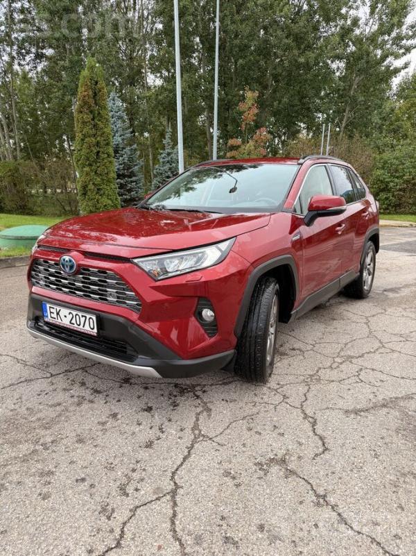 Red Toyota RAV4 2019 in Riga, with an engine capacity of 2.50 L and mileage of 187 thousand km for 19000 €, photo 3 on AUTOMOTO.COM.LV