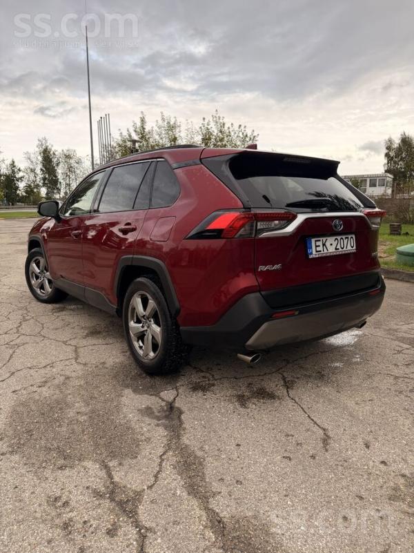 Red Toyota RAV4 2019 in Riga, with an engine capacity of 2.50 L and mileage of 187 thousand km for 19000 €, photo 4 on AUTOMOTO.COM.LV