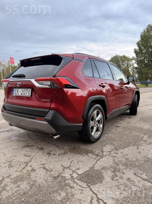 Red Toyota RAV4 2019 in Riga, with an engine capacity of 2.50 L and mileage of 187 thousand km for 19000 €, photo 5 on AUTOMOTO.COM.LV
