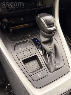 Sarkans Toyota RAV4 2019 Rīga, ar dzinēja tilpumu 2.50 L un nobraukumu 187 tūkst. km par 19000 €, foto 9 vietnē AUTOMOTO.COM.LV