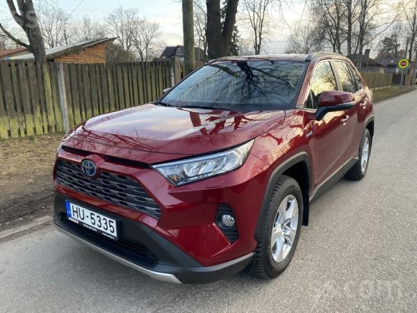 Red Toyota RAV4 2020 in Riga, with an engine capacity of 2.50 L and mileage of 55 thousand km for 28900 €, photo 1 on AUTOMOTO.COM.LV