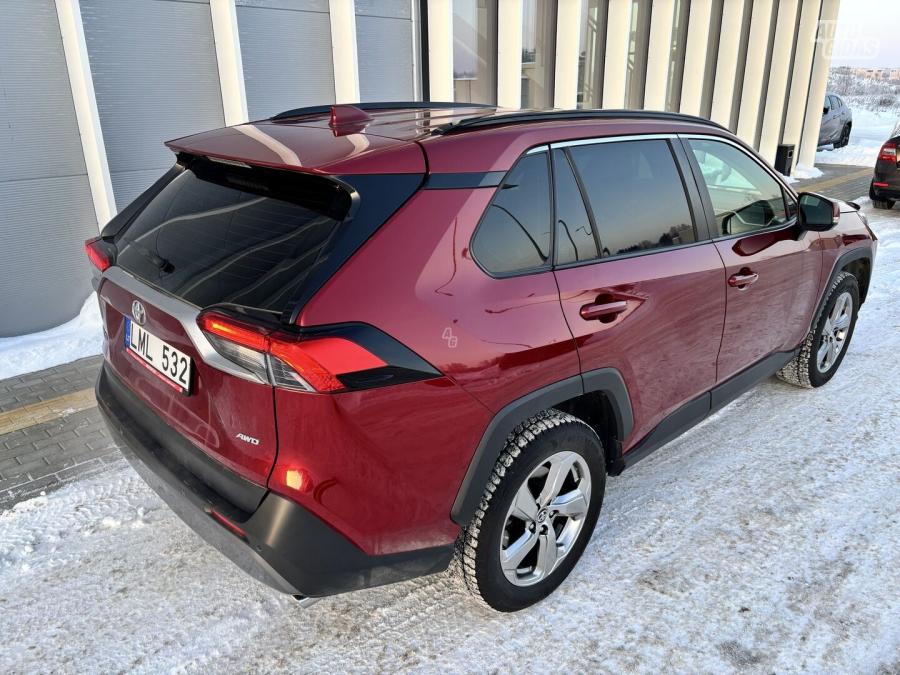 Red Toyota RAV4 2020 in Vilnius, with an engine capacity of 2.00 L and mileage of 33 thousand km for 24900 €, photo 2 on AUTOMOTO.COM.LV
