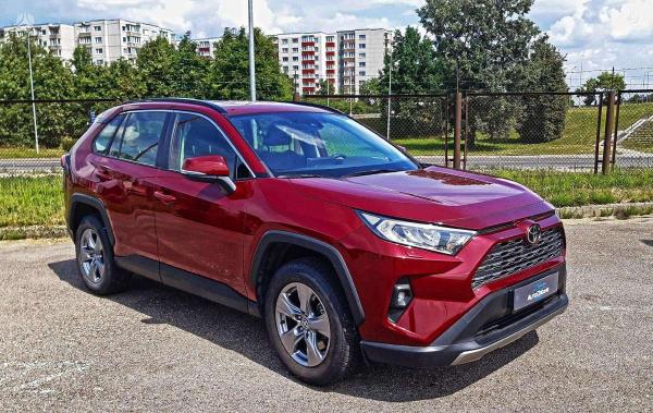 Red Toyota RAV4 2020 in Vilnius, with an engine capacity of 2.49 L and mileage of 175 thousand km for 20000 €, photo 1 on AUTOMOTO.COM.LV