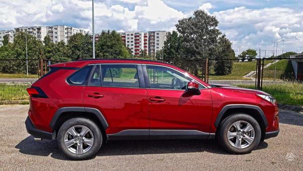 Red Toyota RAV4 2020 in Vilnius, with an engine capacity of 2.49 L and mileage of 175 thousand km for 20000 €, photo 8 on AUTOMOTO.COM.LV