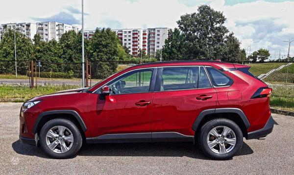 Red Toyota RAV4 2020 in Vilnius, with an engine capacity of 2.49 L and mileage of 175 thousand km for 20000 €, photo 9 on AUTOMOTO.COM.LV