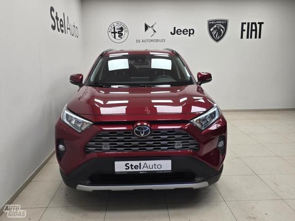 Red Toyota RAV4 2020 in Vilnius, with an engine capacity of 2.00 L and mileage of 98 thousand km for 21500 €, photo 3 on AUTOMOTO.COM.LV